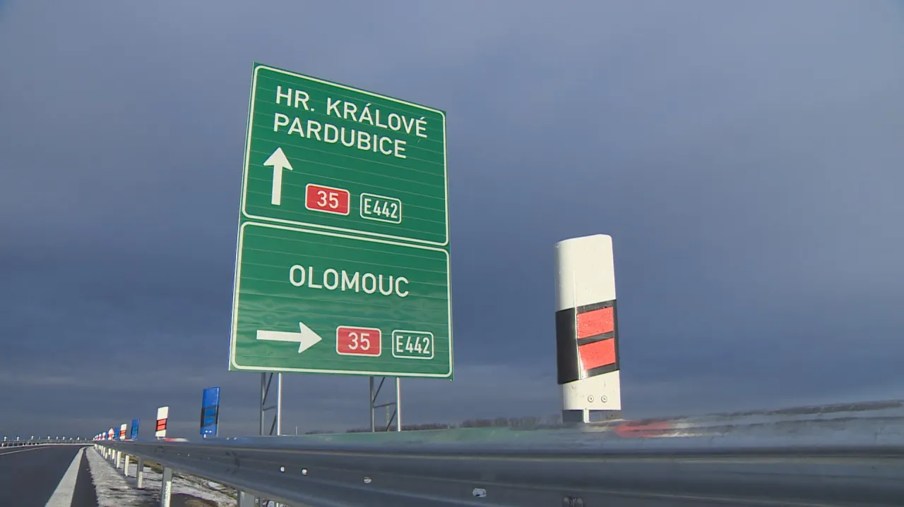 ŘSD otevřelo další úsek dálnice D35 z Časů do Ostrova na Chrudimsku — ČT24 — Česká televize