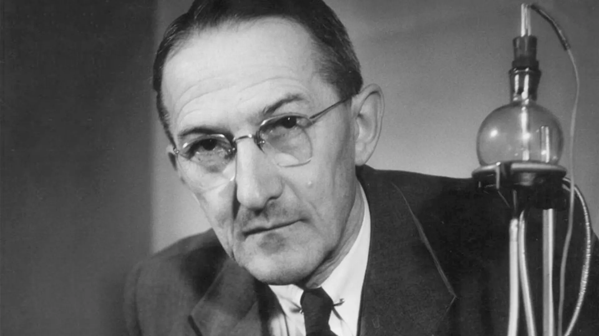 První Čech, který dostal Nobelovu cenu: profesor Heyrovský změnil chemii a proslavil naši zemi ...