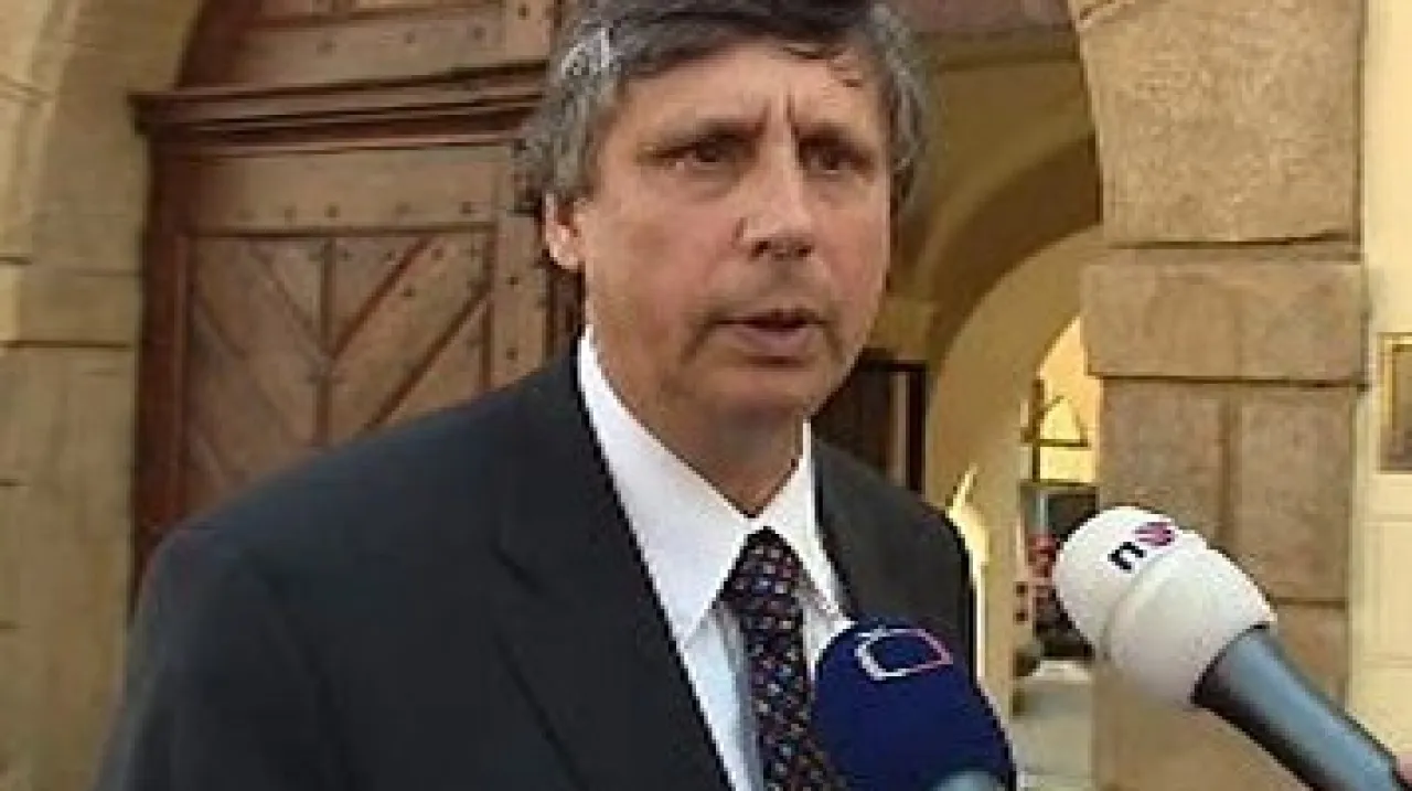 Ministry chce mít Fischer do tří dnů — ČT24 — Česká televize