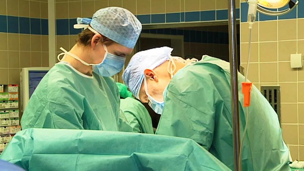 IKEM předvedl další unikát – řetězovou transplantaci ledvin — ČT24 ...