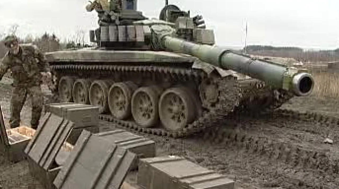Armáda testuje na Libavé modernizované tanky T-72 — ČT24 — Česká televize