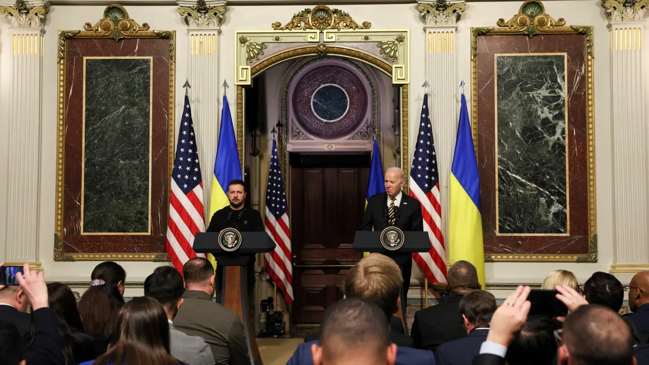Biden ujistil Zelenského o americké podpoře, další pomoc ale naráží u ...