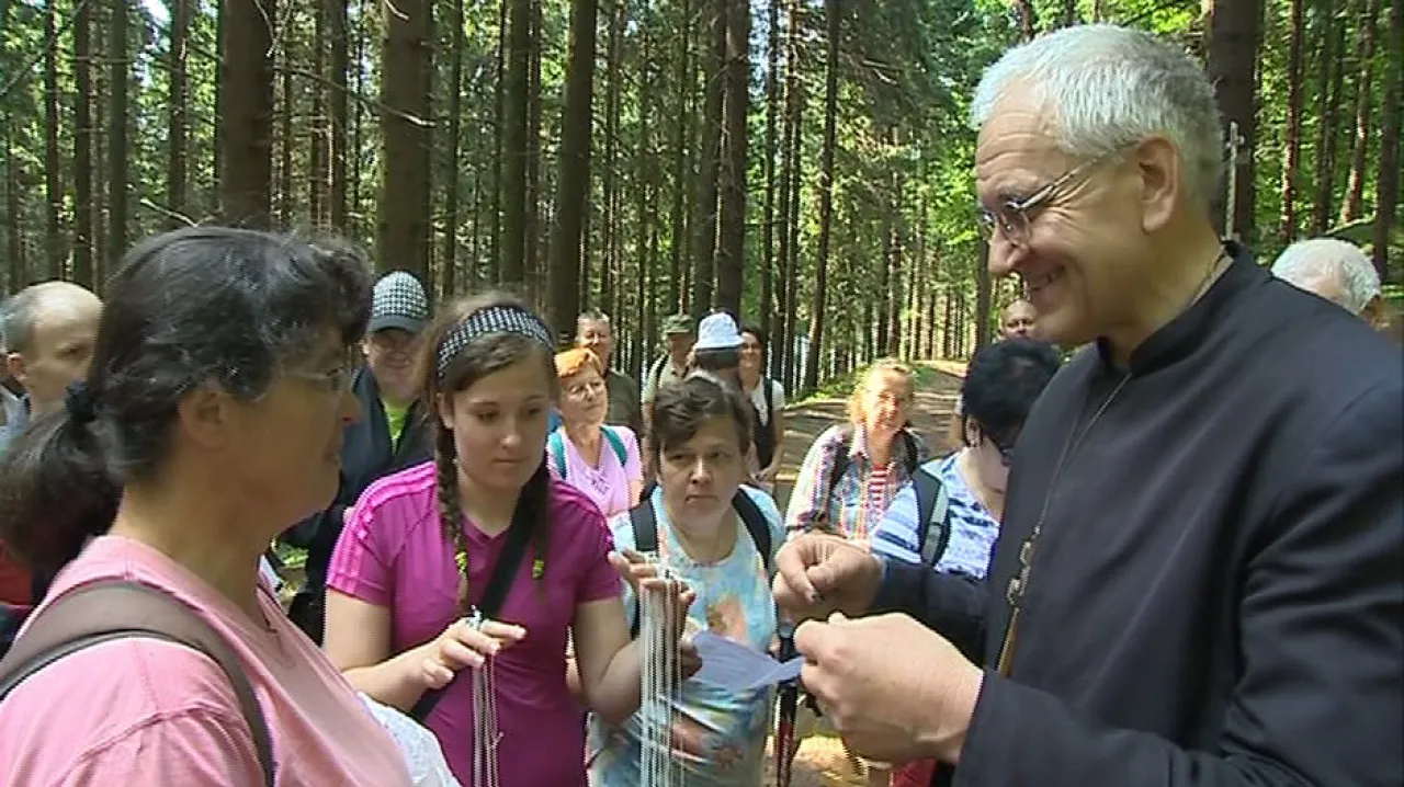 Biskupství pořádá na Den matek u Zlatých Hor pouť pro rodiny — ČT24 ...