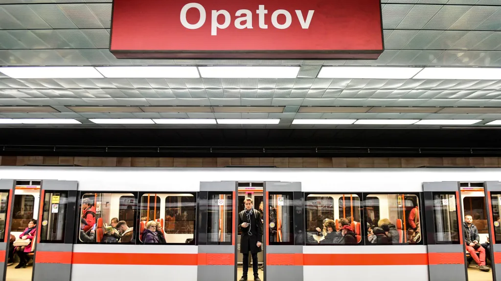 Háje, příští stanice Chodov. Opatov se zavírá na dva víkendy — ČT24 ...