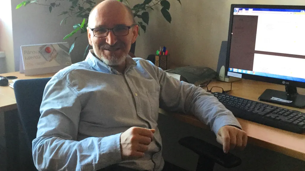 Důvěra v novináře dlouhodobě upadá, tvrdí sociolog Jaromír Volek — ČT24 ...