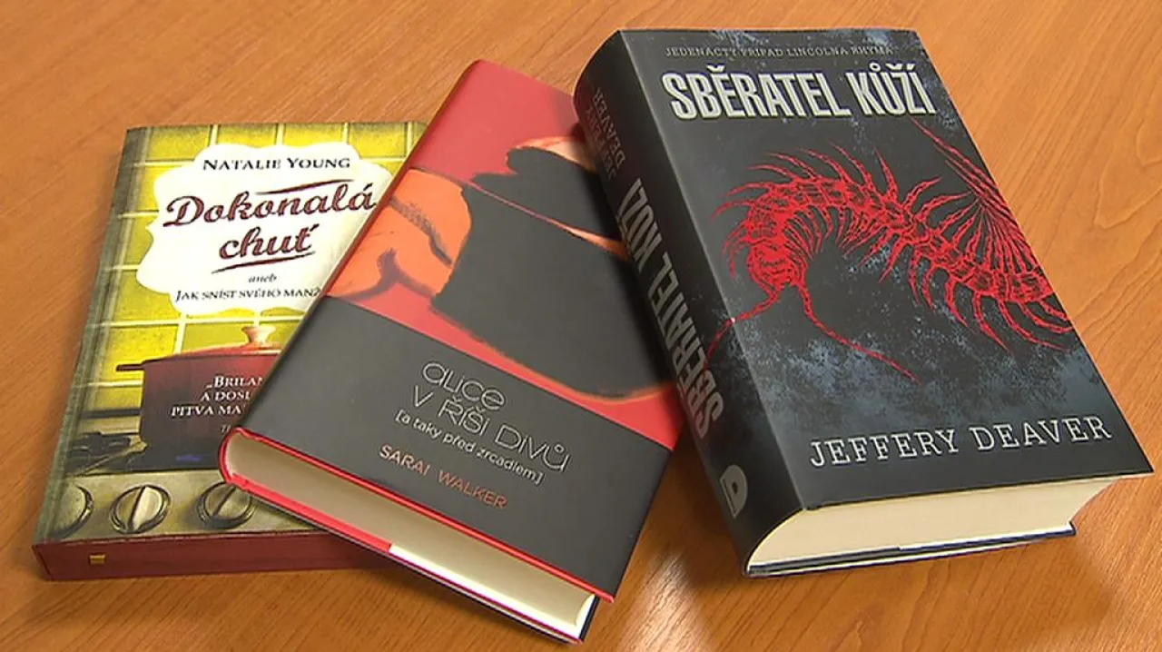 Co pod stromeček? Inteligentní romány pro inteligentní ženy — ČT24 ...