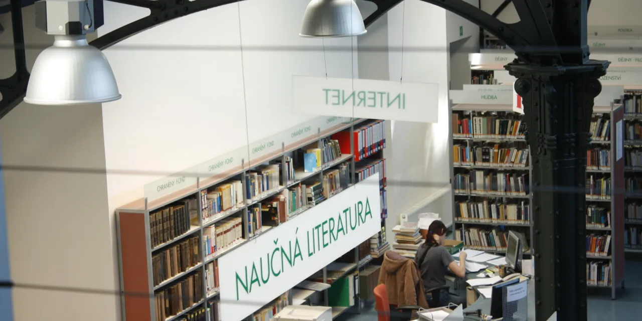 Lidé si loni více půjčovali e-knihy, nejvíc se četla Čapkova Bílá nemoc ...