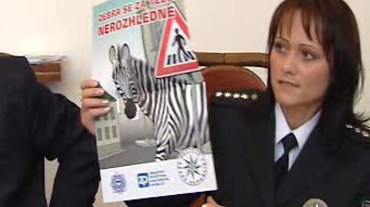 Zebra se za tebe nerozhlédne, varují děti před začátkem školy policisté ...