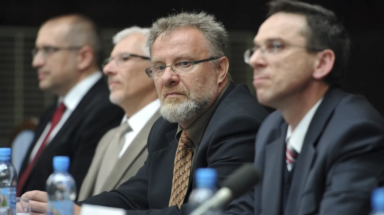 Zemřel Ivan Holoubek, vědec, který chránil českou přírodu před chemií — ČT24 — Česká televize