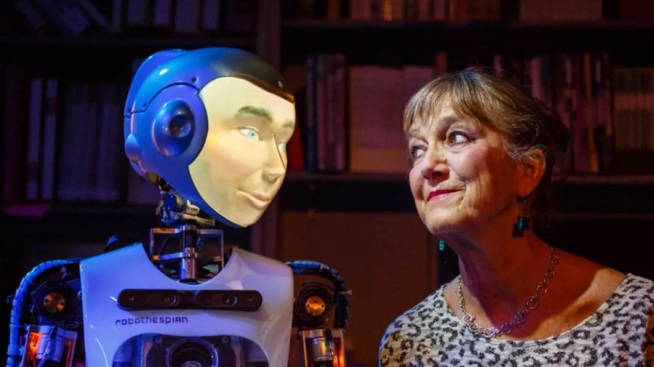 Londýnské divadlo obsadilo do hry robota — ČT24 — Česká televize