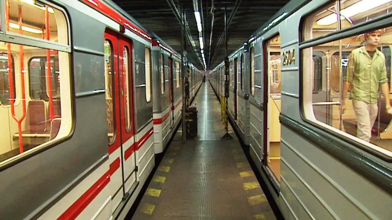 Metro v části trasy C kvůli technické poruše nejezdilo — ČT24 — Česká ...