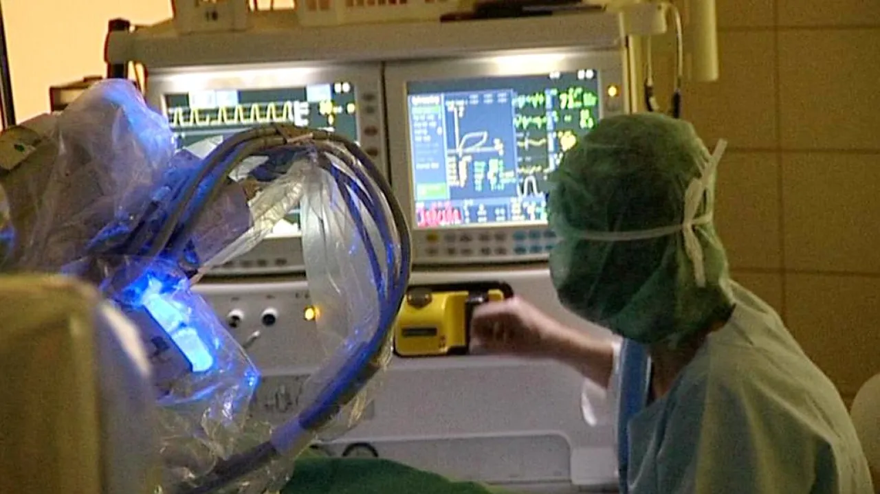 Chceme více peněz na robotické operace, zní z olomoucké nemocnice ...