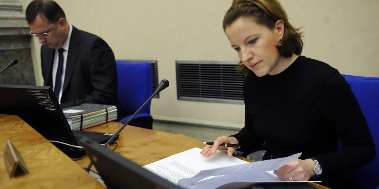 Vláda chce lepší výběr úředníků zajišťujících dotace z EU — ČT24 — Česká televize