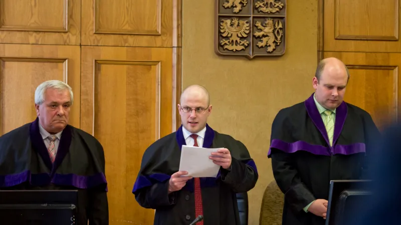 Kauza Rath. Soud poslal Kottovy na sedm a půl roku za mříže — ČT24 ...