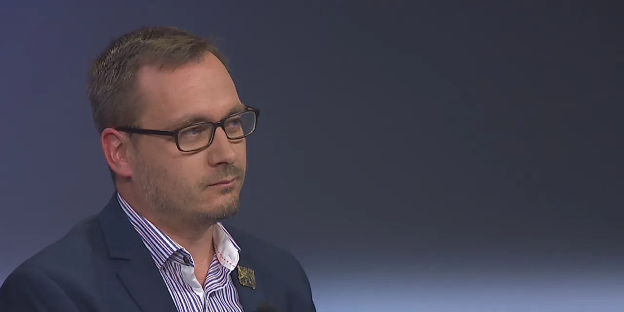 Rozhovory s lídry kandidátek do evropských voleb: Adam Benjamin Bartoš ...