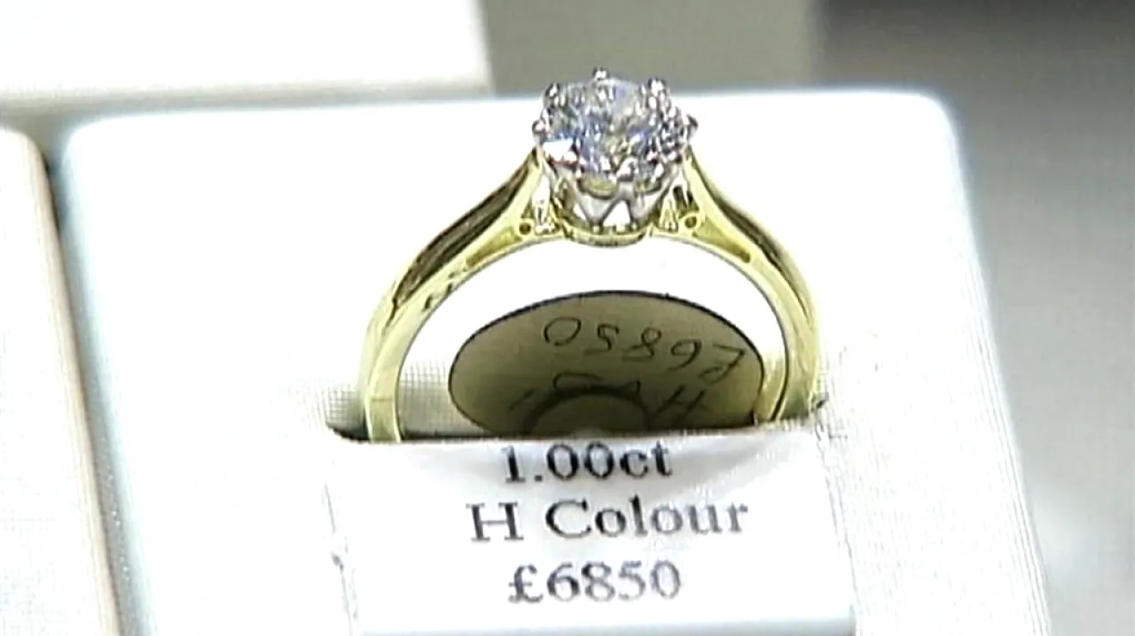 Čína a Indie stabilizovaly diamantový trh — ČT24 — Česká televize