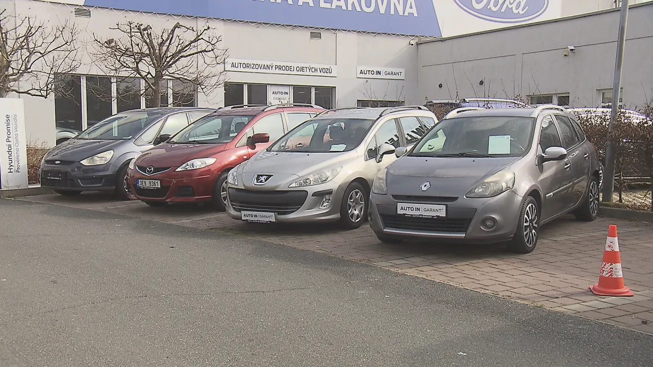 Český vozový park stárne od covidu rychleji, průměrný věk aut je ...