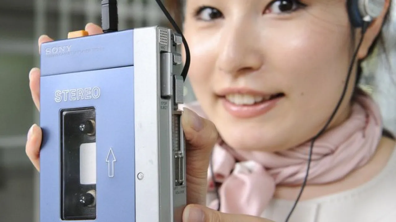 Symbol Západu a nových technologií - walkman - ukončil svou pouť — ČT24 ...