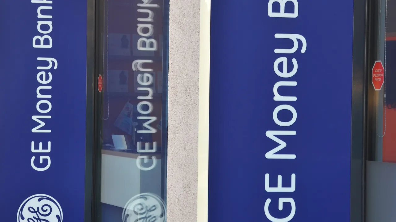 GE Money Bank chce vstoupit na pražskou burzu — ČT24 — Česká televize