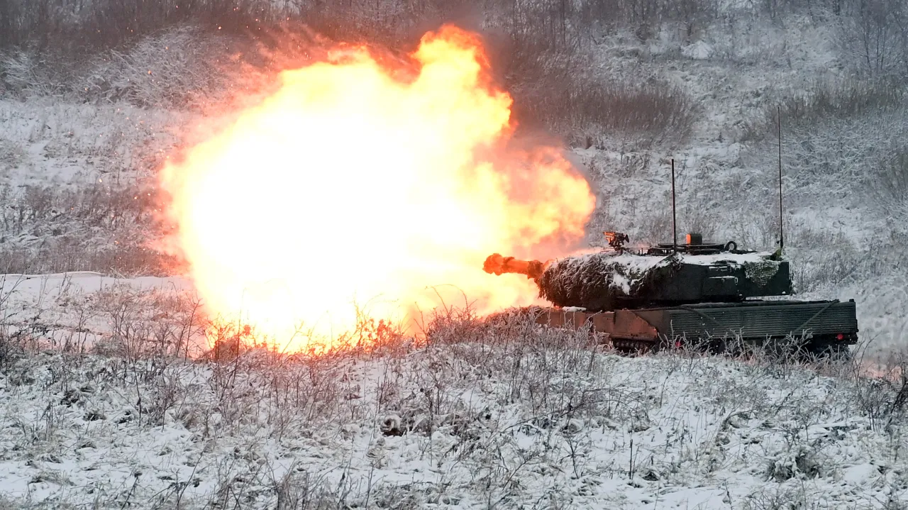 Česká armáda poprvé testuje tanky Leopard 2 A4 — ČT24 — Česká televize