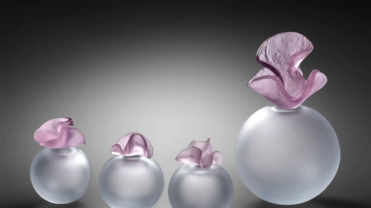 Skleněná duše. Popel blízkých lze uložit v urnách od Lhotského, Stana i Vladimira 518 — ČT24 ...