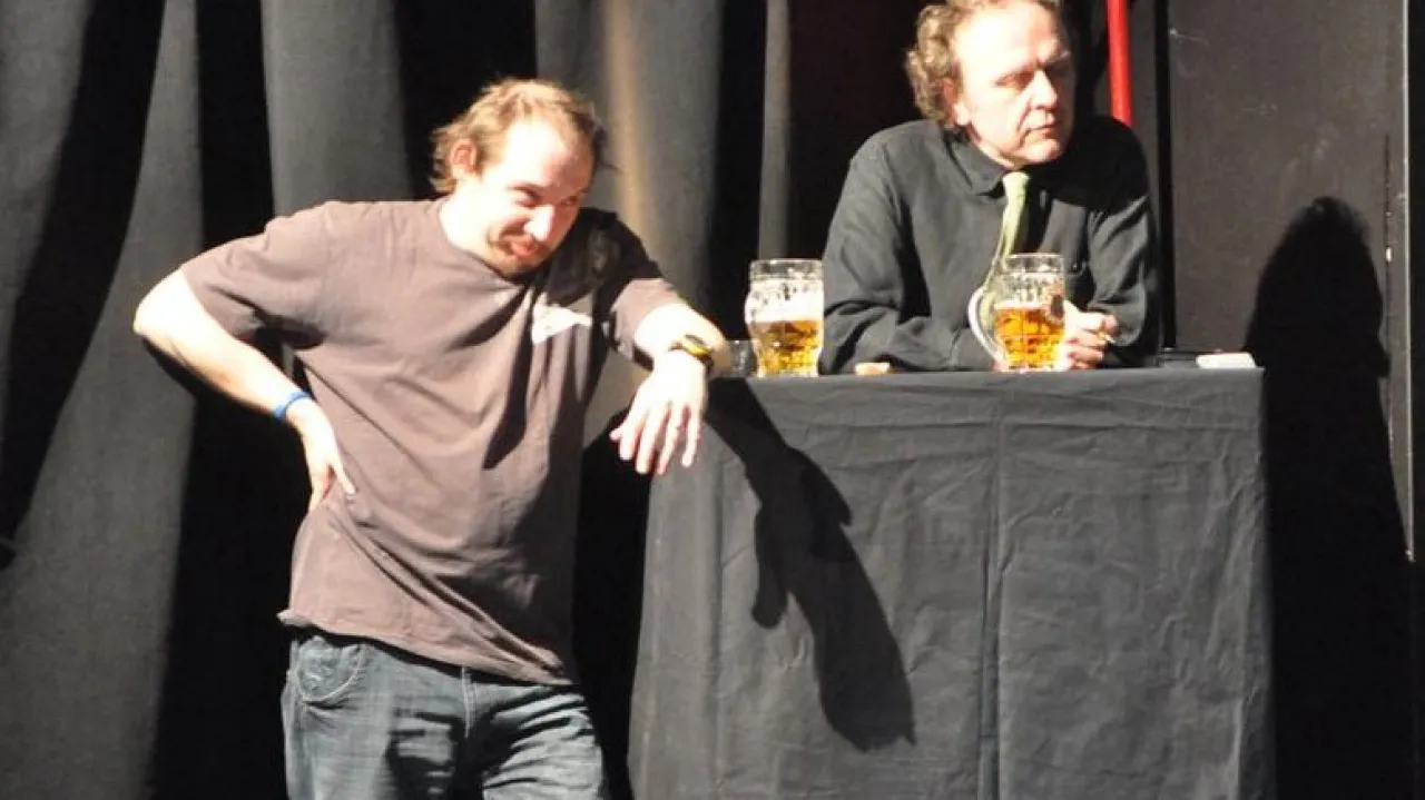 On-line z Divadla Kampa: Co nového u výčepu? — ČT24 — Česká televize