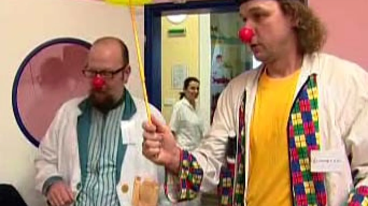 Klauni potěšili děti v opavské nemocnici — ČT24 — Česká televize