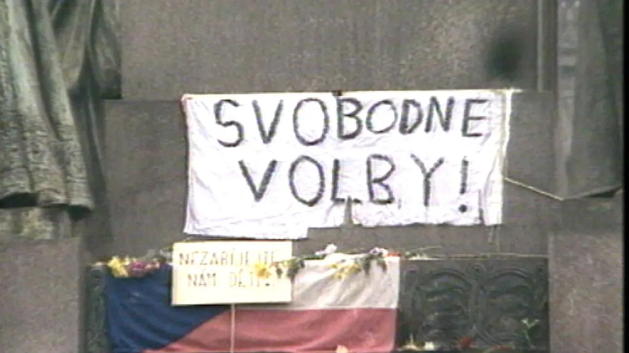 Čechoslováci zamířili 1. prosince 1989 na Západ bez víza — ČT24 — Česká ...