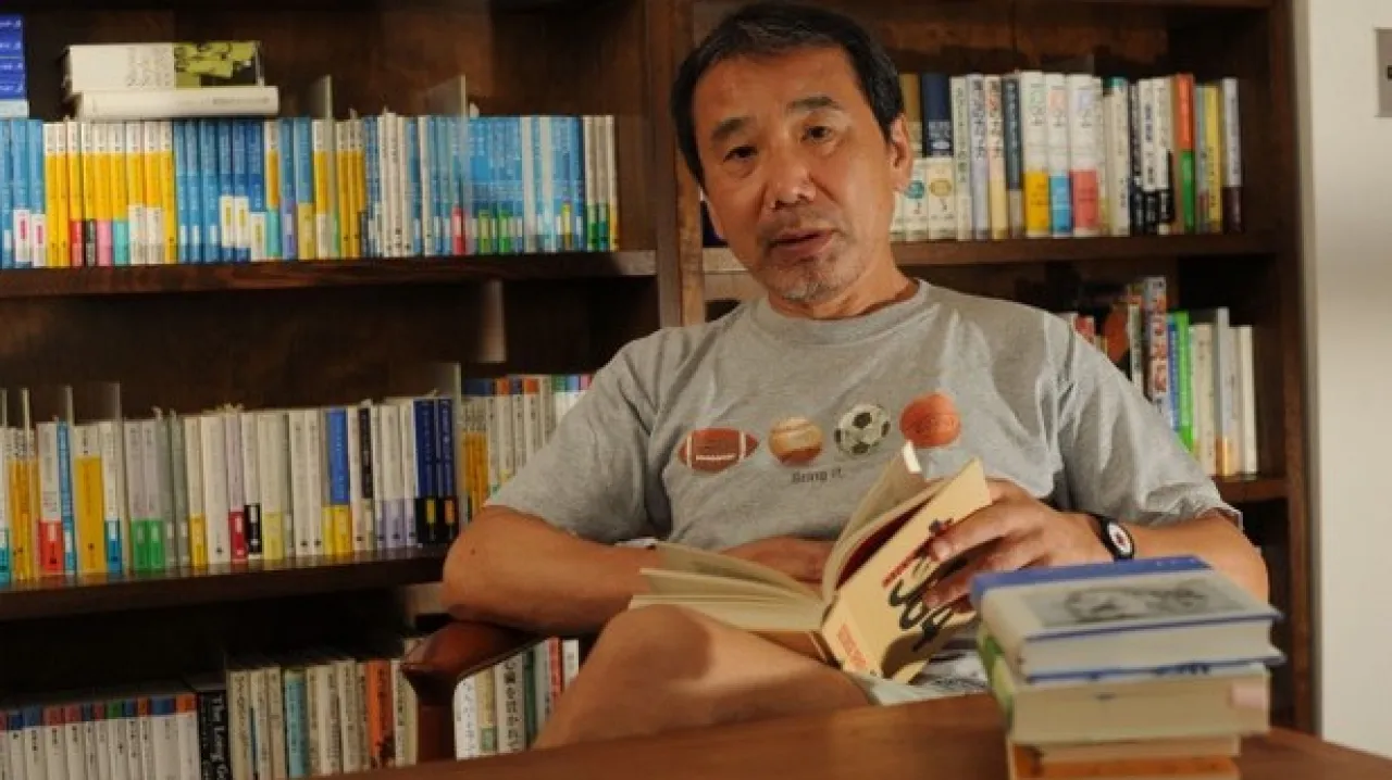 Murakami vydává nejrozsáhlejší dílo plné lásky a fantasmagorie — ČT24 ...