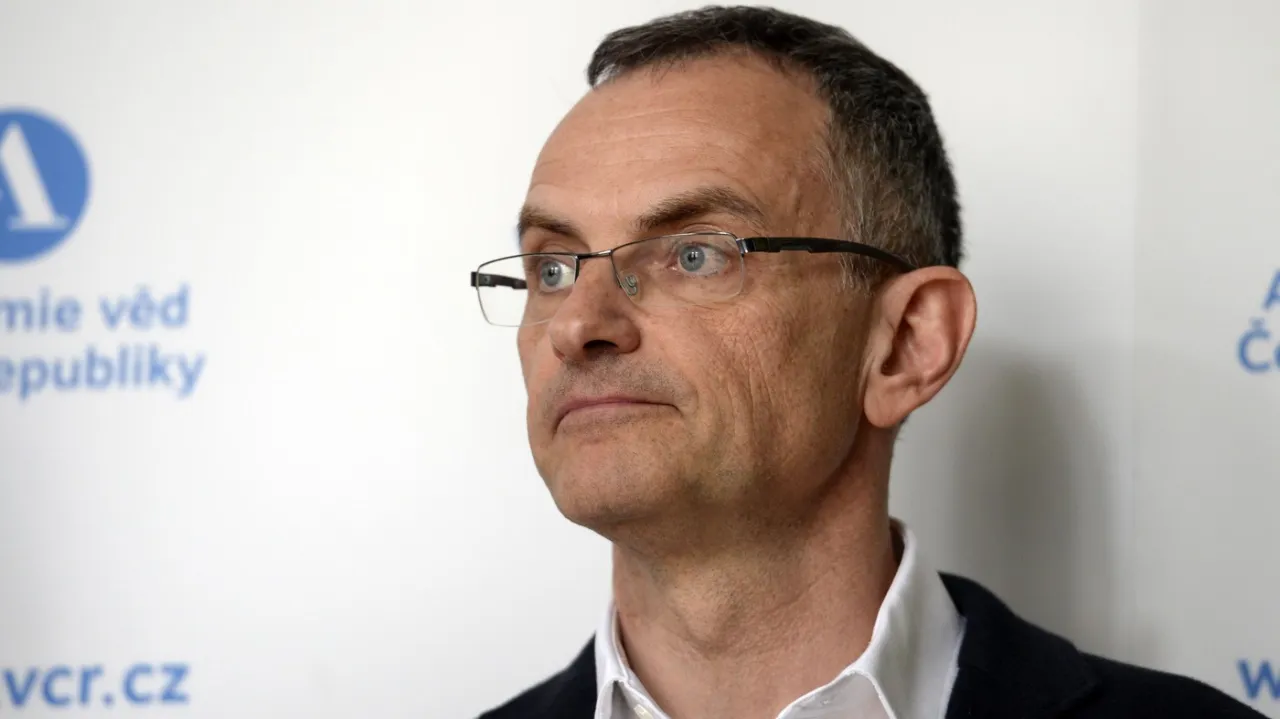 Vědecké ocenění Česká hlava získal spintronik Tomáš Jungwirth — ČT24 ...