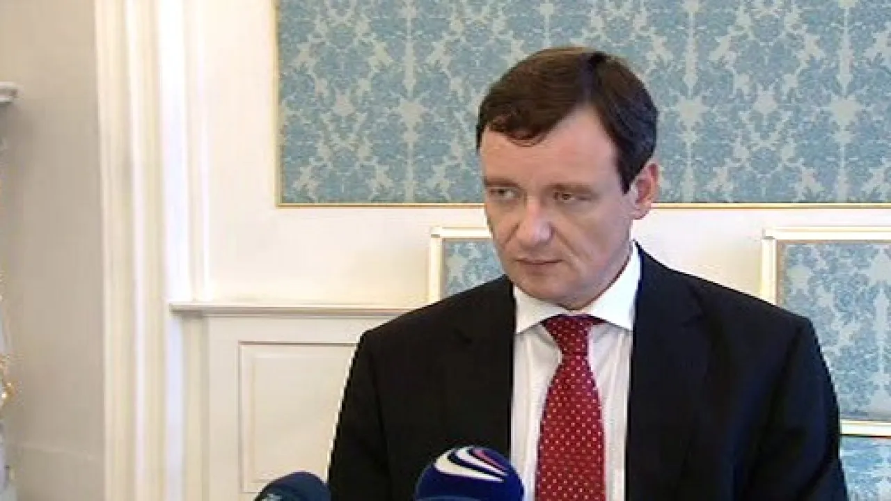 Rath rozeslal hejtmanům návod, jak vyzrát na poplatky — ČT24 — Česká ...