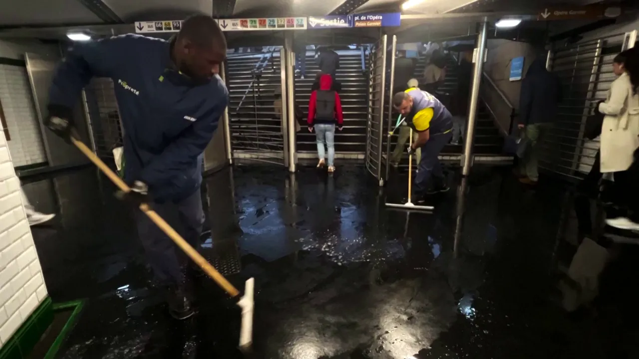 Kirk zastavil vlaky v Německu, ve Francii voda vyplavila parlament ...