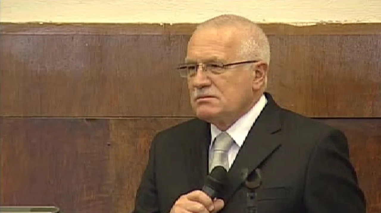 Klaus kvůli Lisabonské smlouvě uvažoval o abdikaci — ČT24 — Česká televize