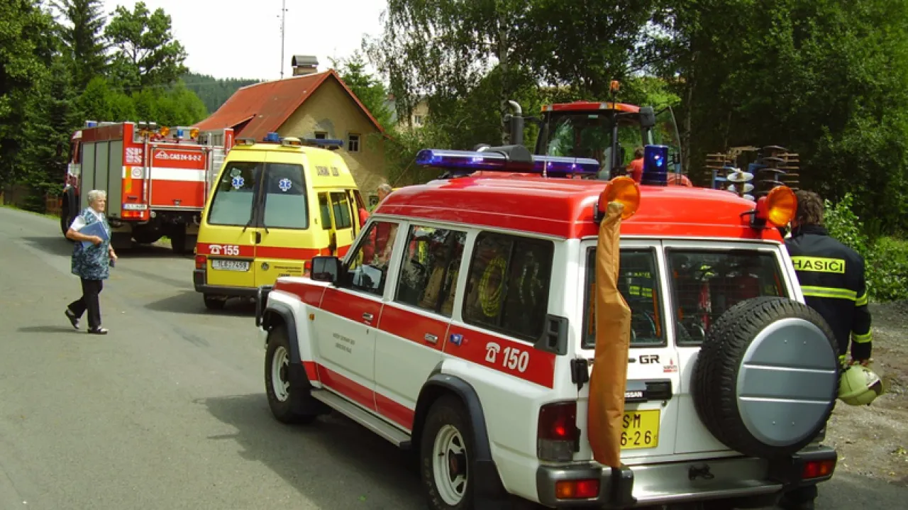 Po srážce mopedu s dodávkou zahynul jednašedesátiletý muž — ČT24 ...