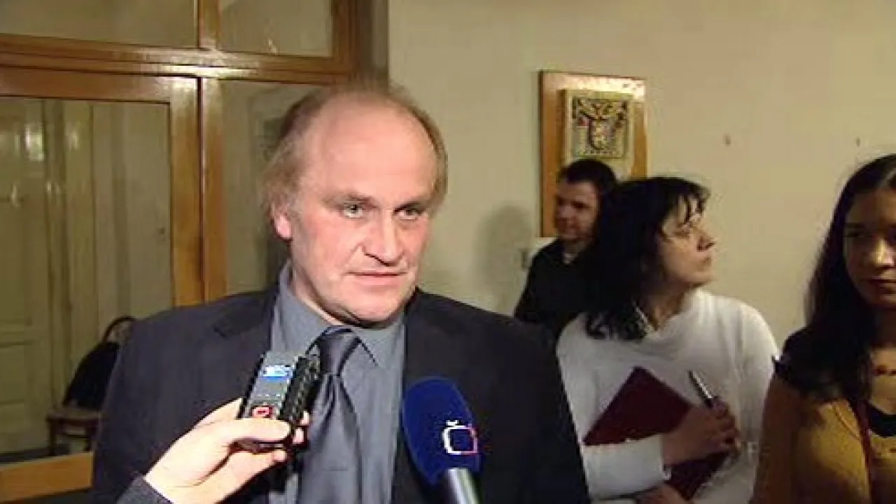 Ministr Kocáb jednal s kolínskými studenty o problémech s Romy — ČT24 ...