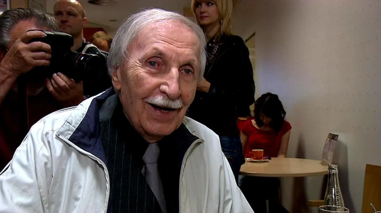 Chudík vedl Tichý dvojhlas se Seifertem. Básně ho učily česky — ČT24 ...