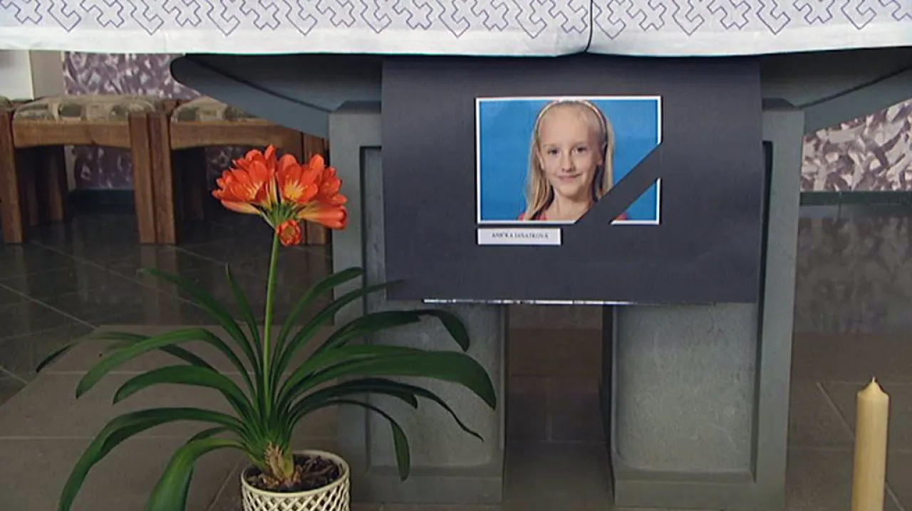 Lidé se rozloučili s Aničkou Janatkovou — ČT24 — Česká televize