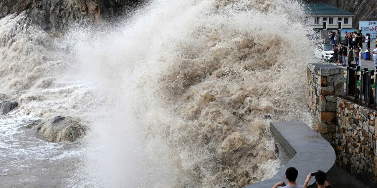 Jih Číny a střední Vietnam potrápily tajfuny. Doksuri je nejsilnější bouří v oblasti za poslední ...