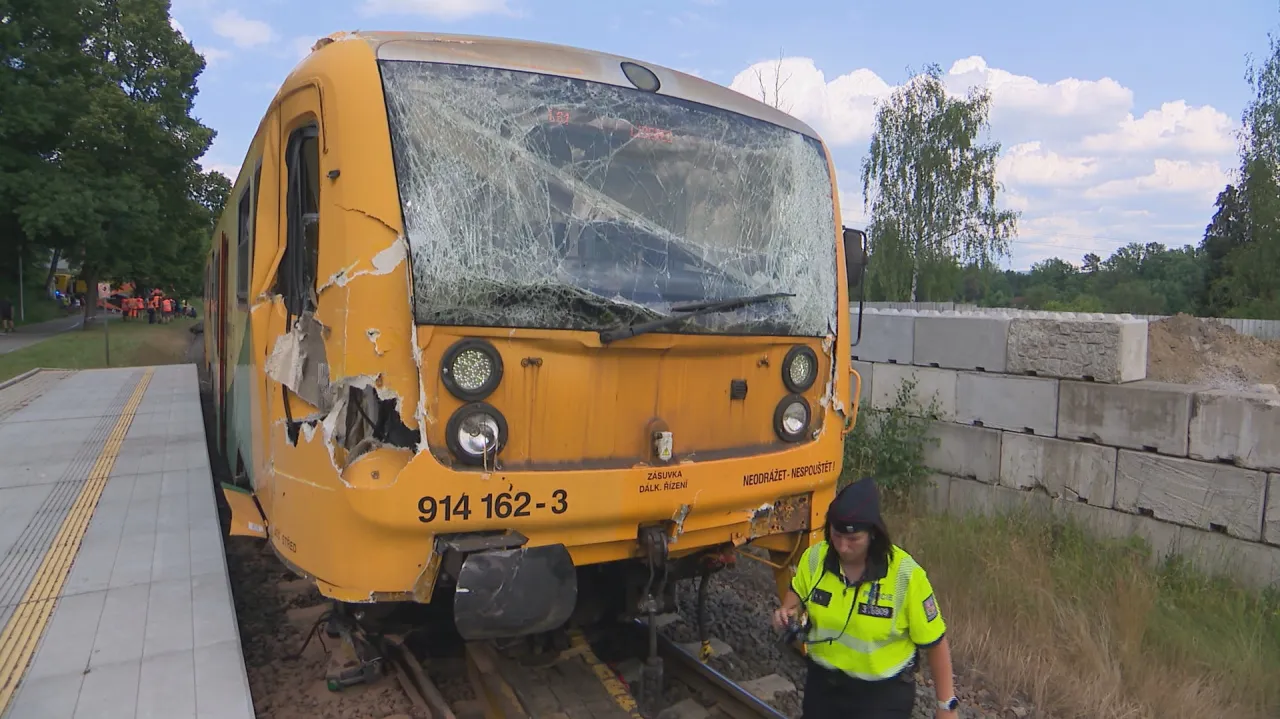 Vyšetřování nehody na přejezdu u Liberce pokračuje. Podle drážní ...