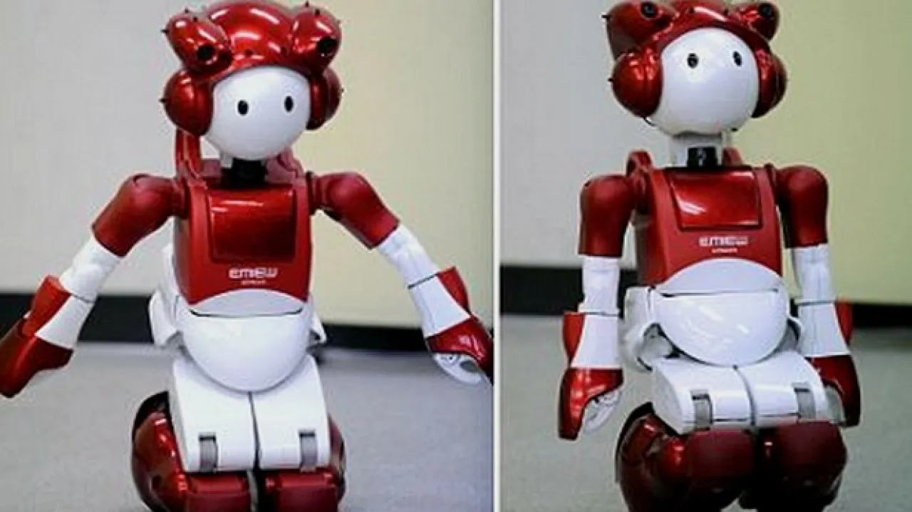 Robot EMIEW2 umí hledat ztracené věci — ČT24 — Česká televize