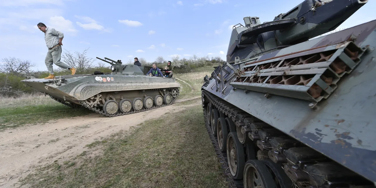 Těžká bojová technika brázdí kopec u Znojma, pomůže tím vzácným ...