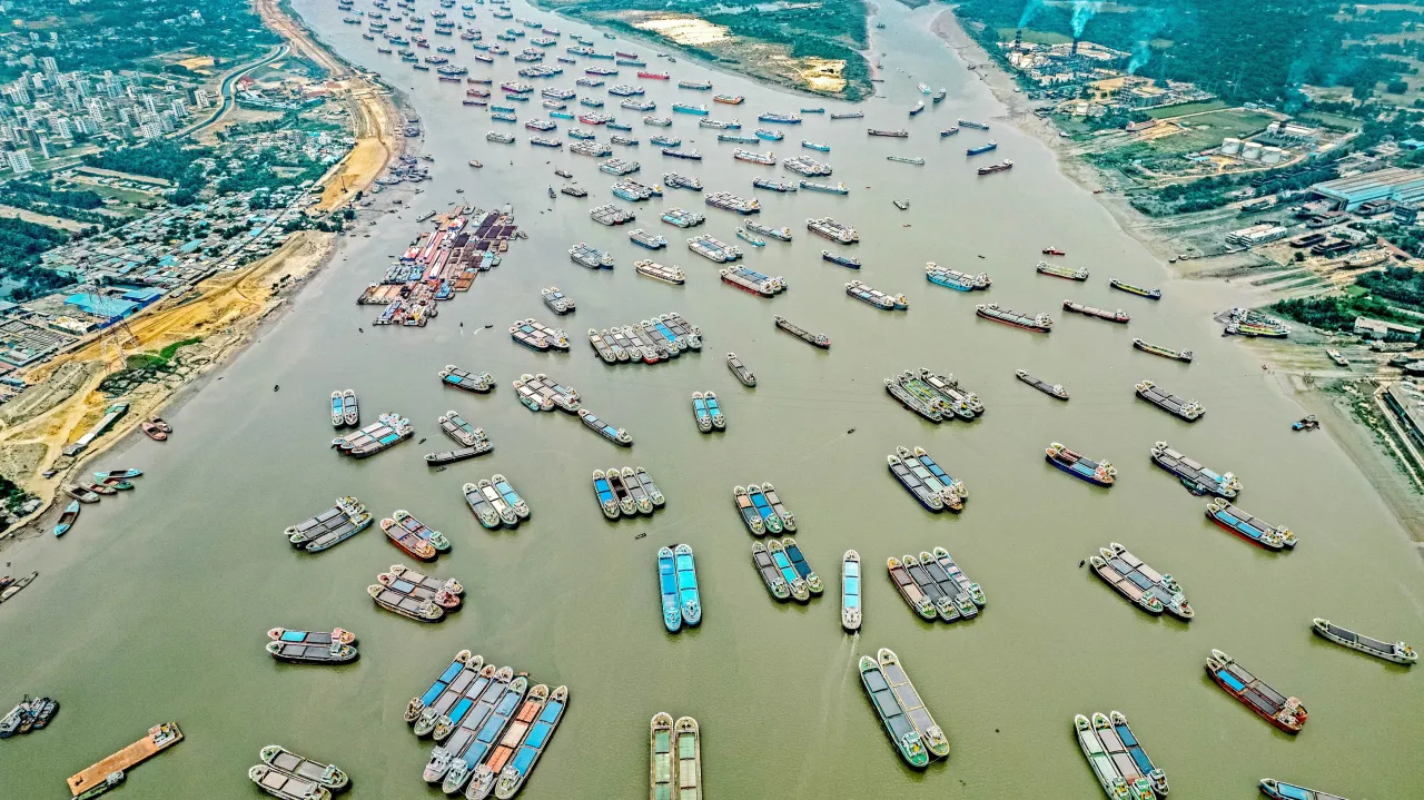 Silný cyklon Mocha udeřil na Bangladéš a Myanmar. Evakuovaly se ...