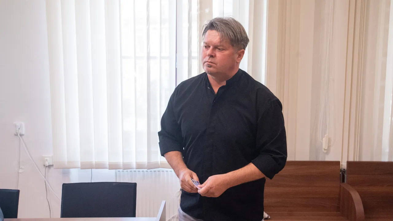 Herman se musí omluvit Peckové za to, že ji spojil s Dozimetrem — ČT24 ...