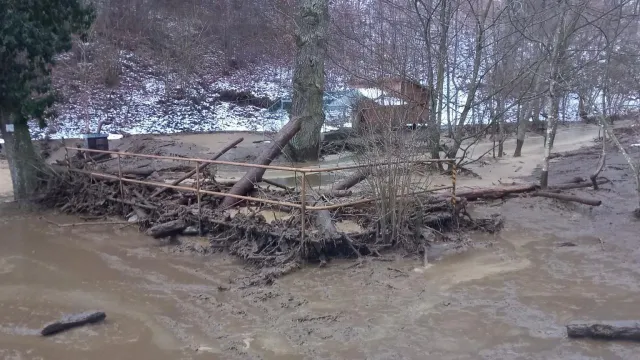 Kejda z protržené jímky se dostala až do národního parku Podyjí — ČT24 ...