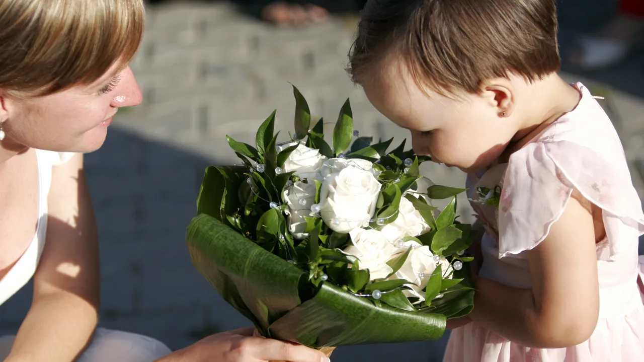 Maminky mají svůj den, jejich svátek má kořeny na začátku 20. století — ČT24 — Česká televize