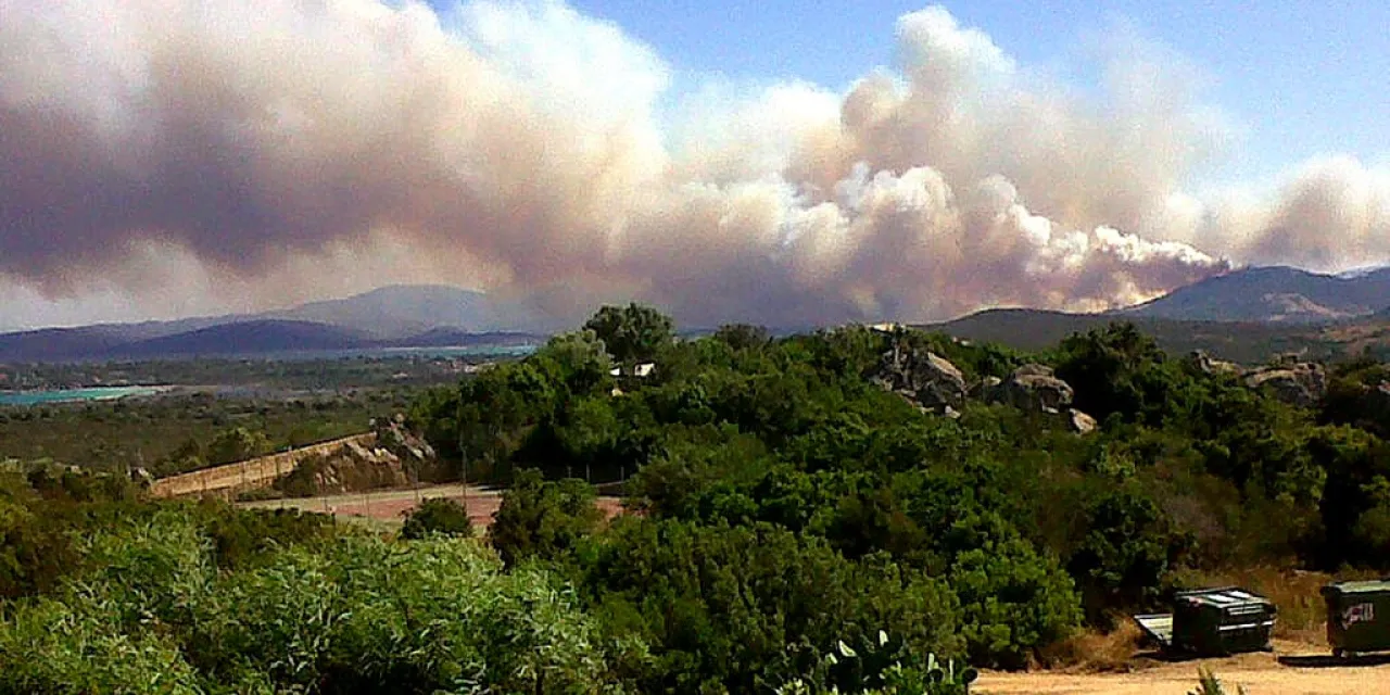 Jih Evropy zachvátily rozsáhlé požáry, hoří i na ostrovech — ČT24 ...