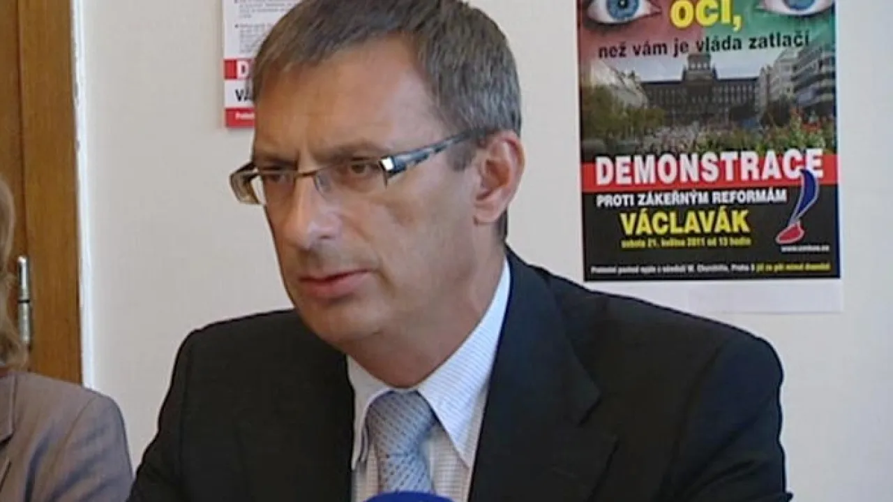 Odbory: Na Václavák přijdou protestovat desetitisíce lidí — ČT24 ...