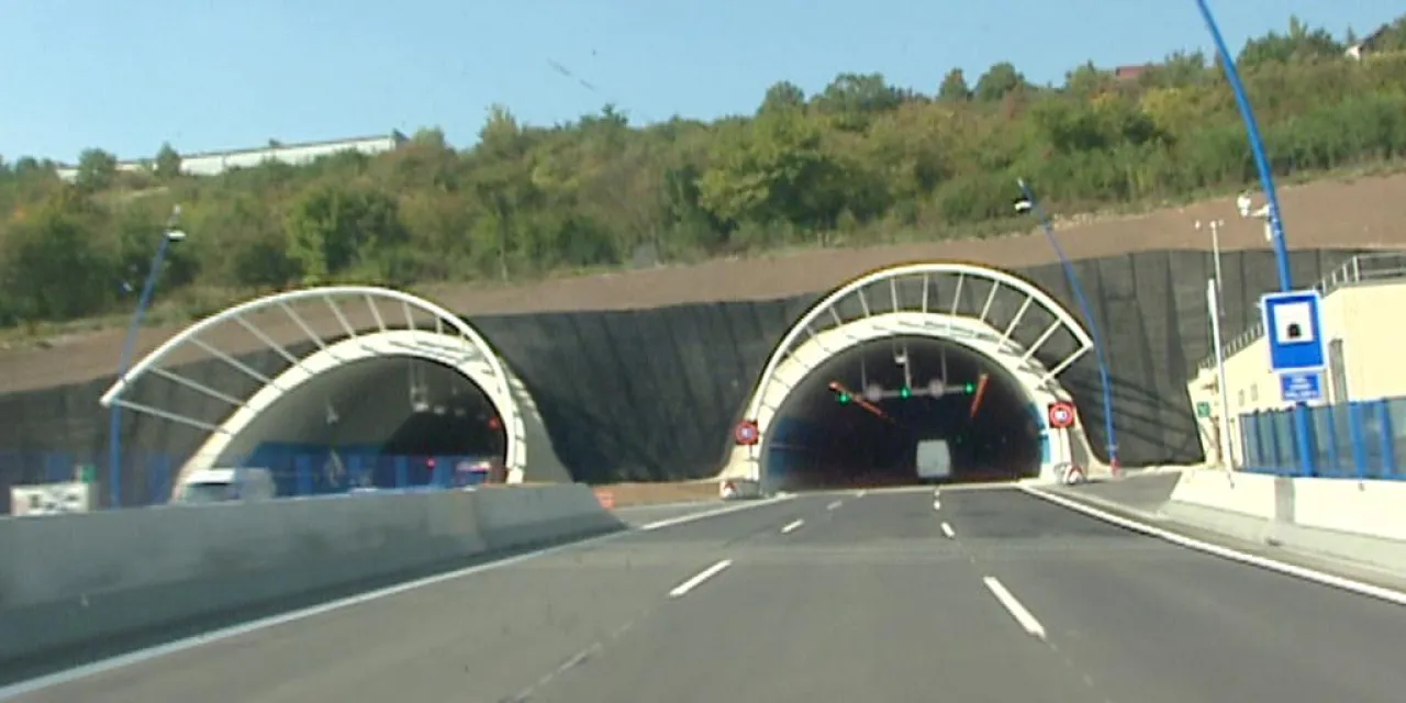 Tunel v Klimkovicích je po výpadku elektřiny opět v provozu — ČT24 — Česká televize