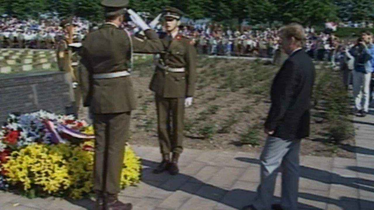 30 let zpět: Prezident Havel navštívil Severočeský kraj — ČT24 — Česká ...