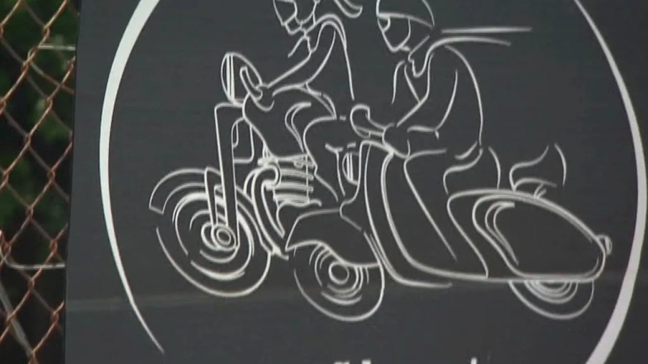 Příznivci skútrů se sešli v Praze — ČT24 — Česká televize